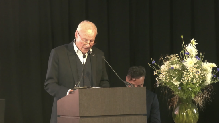 Beelden uitvaart Margriet Hermans, live-uitzending op MENT55 » MENT55